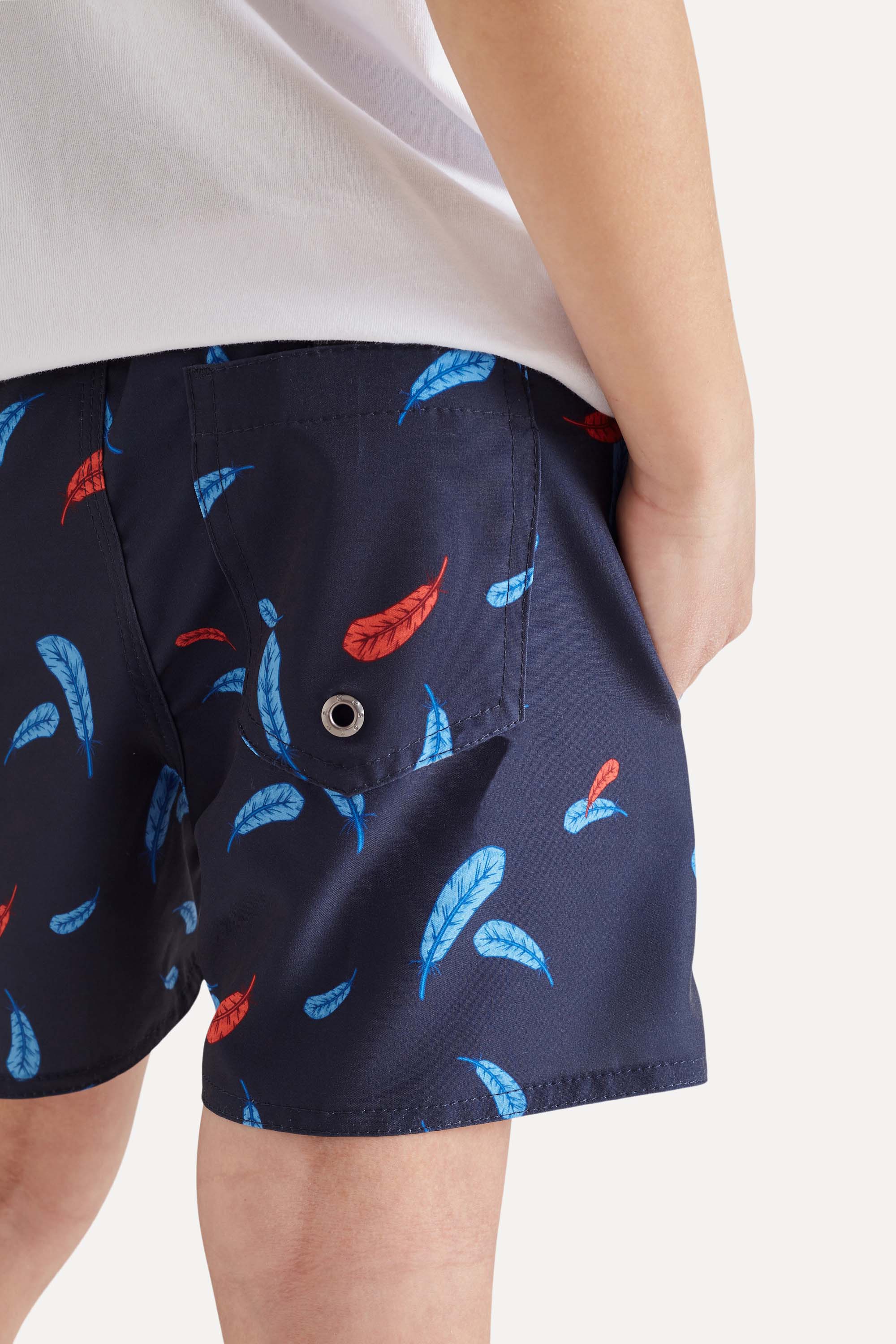 SHORT PRAIA MINI PICA PAU PENAS